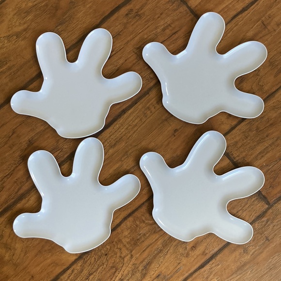 Zak Designs | Dining | Zak Designs Mickey Mouse Hand Plates White ...